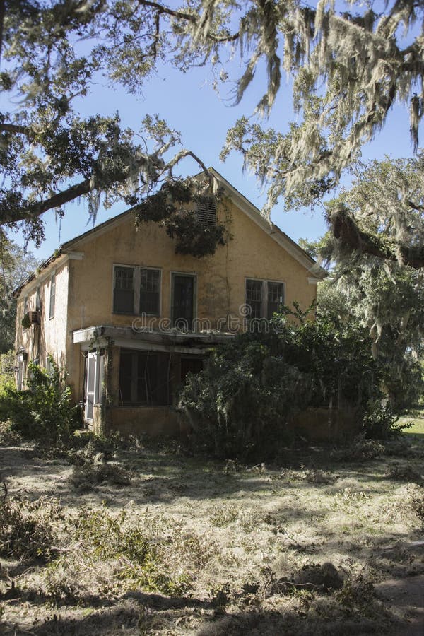 Dilapidated Old House editorial photo. Image of risk - 78752531