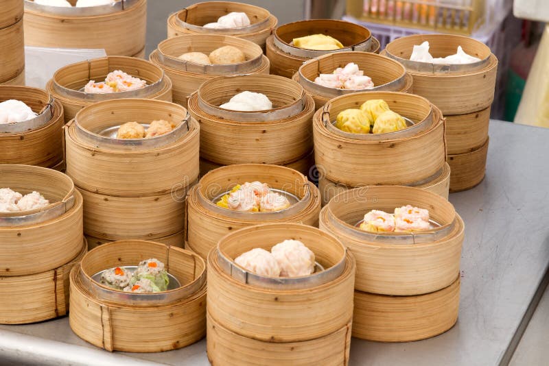 Dim Sum Cozinhado Nas Bandejas De Bambu Imagem de Stock - Imagem de ...
