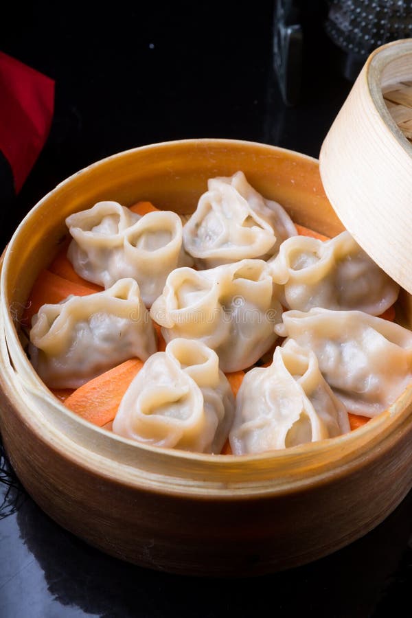 Dim sum in a steamer stock image. Image of bamboo, dumpling - 114986455
