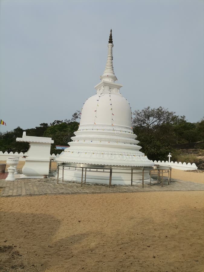 Dimbulagala Old Temple in Sri Lanka Stock Photo - Image of building ...