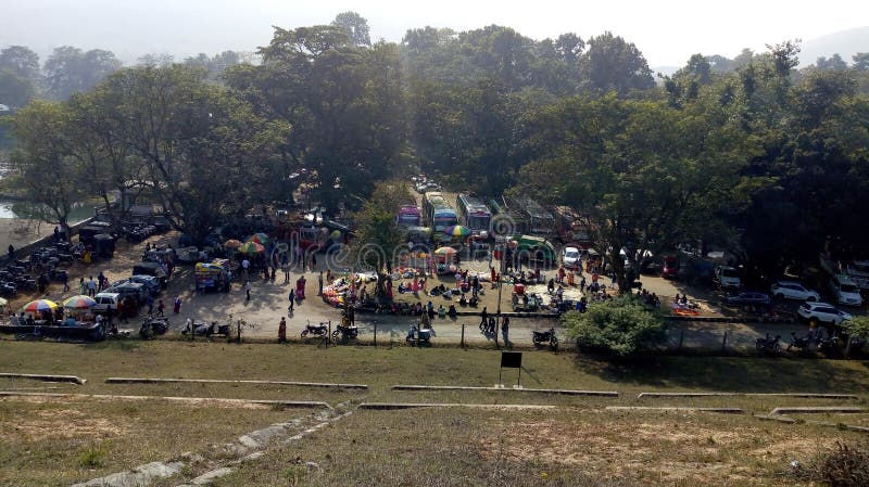 Dimna lake editorial stock photo. Image of hang, place - 137588163