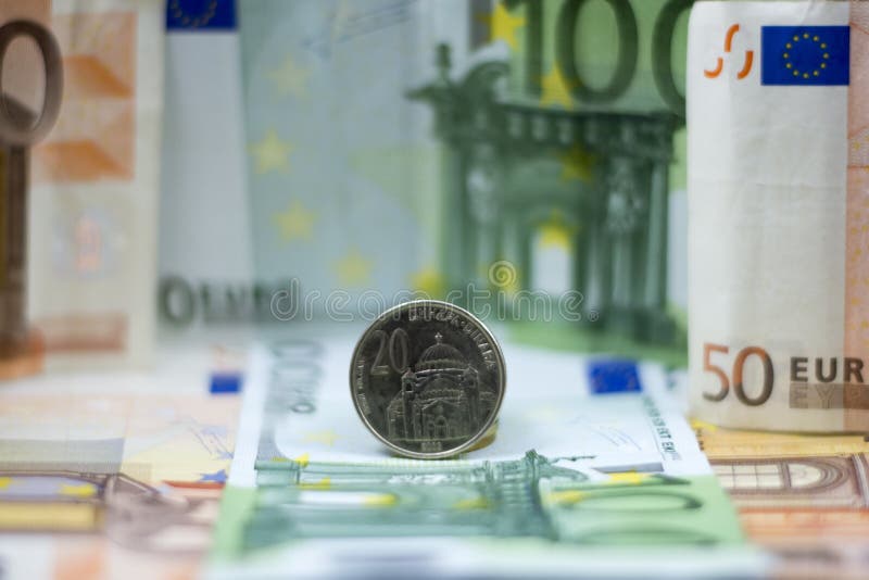 Dinars serbes photo stock. Image du fonds, coins, changement - 94099190