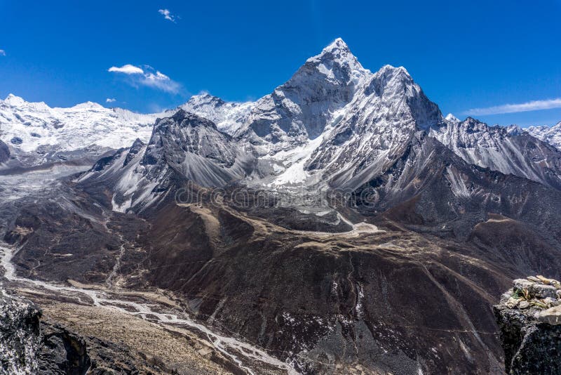 Dingboche, Nepal foto de archivo. Imagen de manera, viaje - 103413628