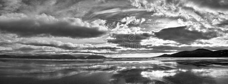 Dingle Da Praia Da Polegada Foto de Stock - Imagem de cerco, polegada ...