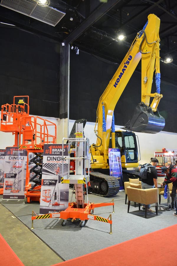 Dingli Vertical Lift Display at Philconstruct in Pasay, Philippines ...