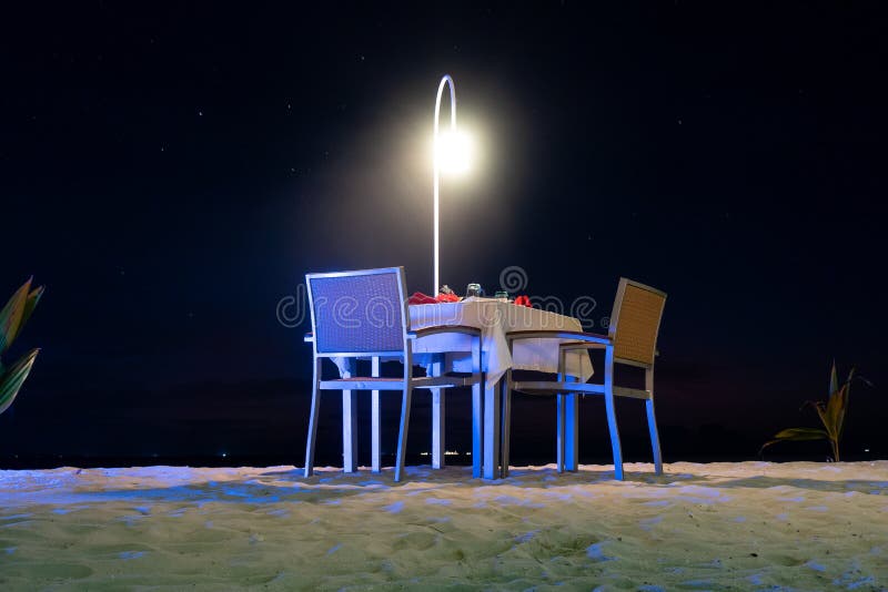 Dining Table on the Sandy Beach at Night, Romantic Dining in Luxury ...