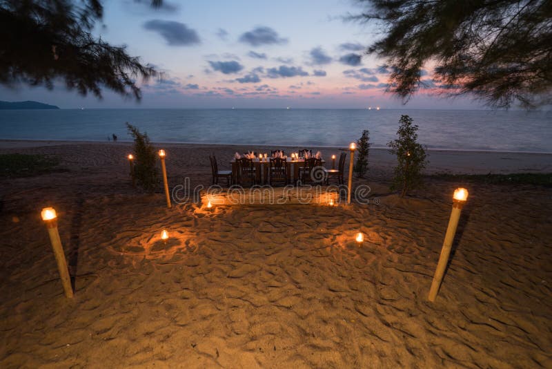 Dinner Table Set on the Beach Stock Photo - Image of light, party: 68422224