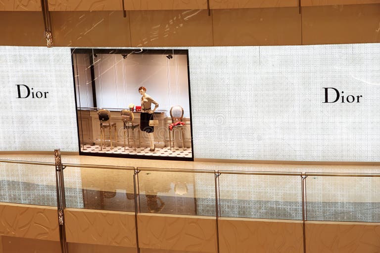 345 Dior Shop Window Display Stock Photos - Free & Royalty-Free Stock ...