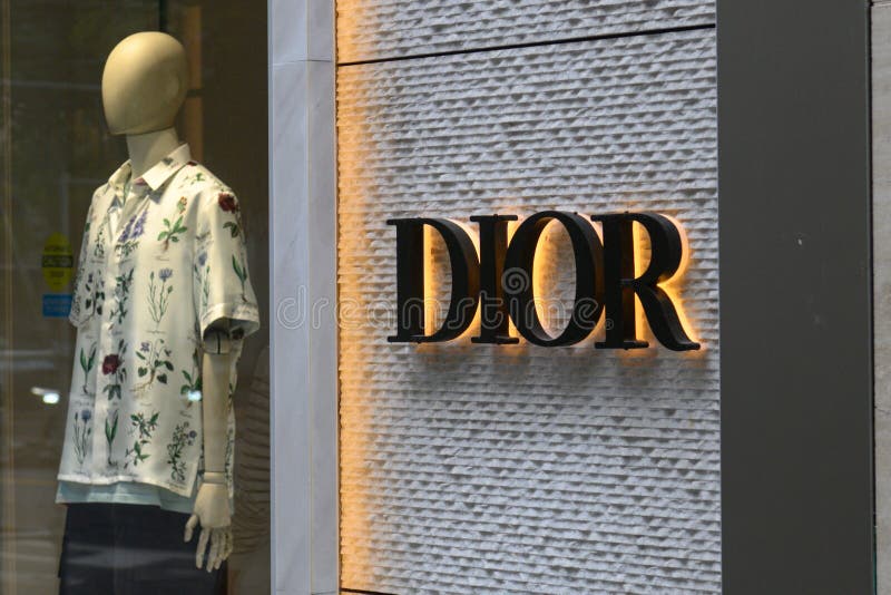 Dior store sign in Toronto editorial photo. Image of commerce - 330653756