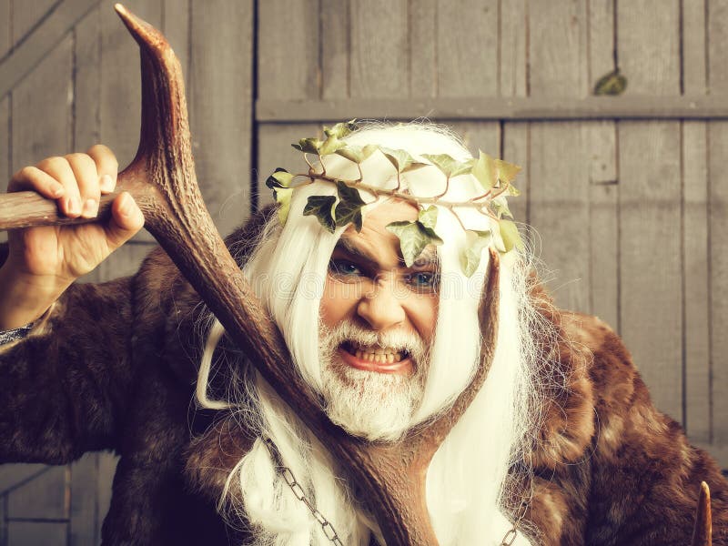 Dios de Zeus con las astas imagen de archivo. Imagen de persona - 122117353