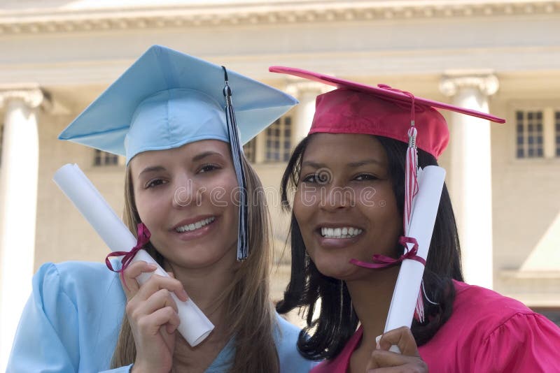 Filles de graduation image stock. Image du étudiant, blanc - 2005145