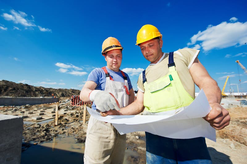 Constructores Del Ingeniero En El Emplazamiento De La Obra Con El ...