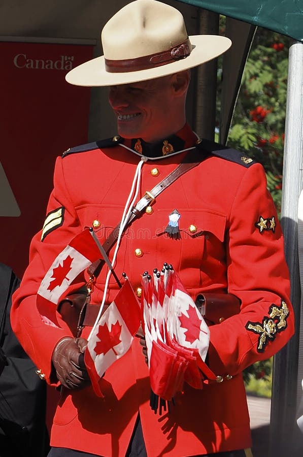Dirigeant with Canada Flags De RCMP Photo stock éditorial - Image du ...