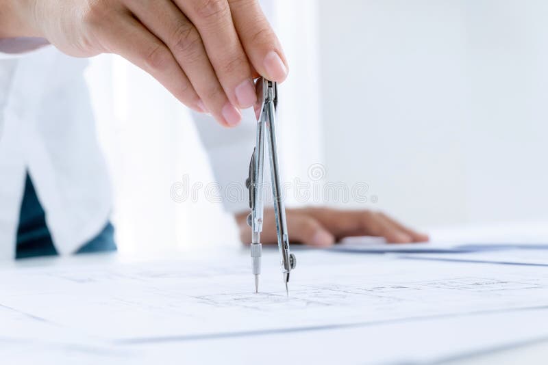 Dirigiendo El Proyecto En Curso Concepto De La Construcción Foto de ...