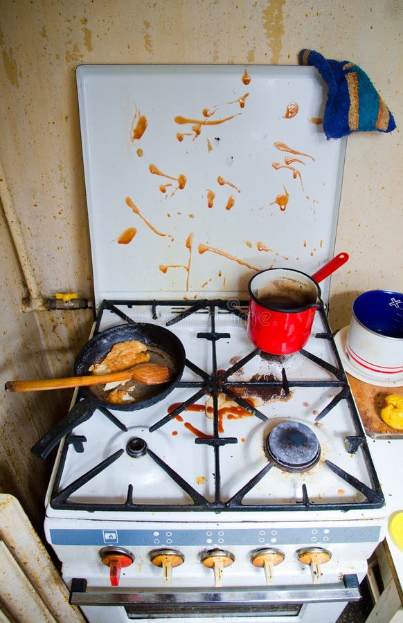 Dirty Kitchen Unwashed Dishes Stock Photo - Image of mess, pans: 29761822