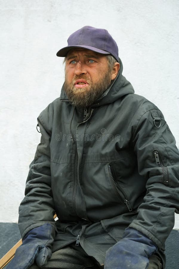 Disabled homeless tramp стоковое изображение. изображение насчитывающей ...