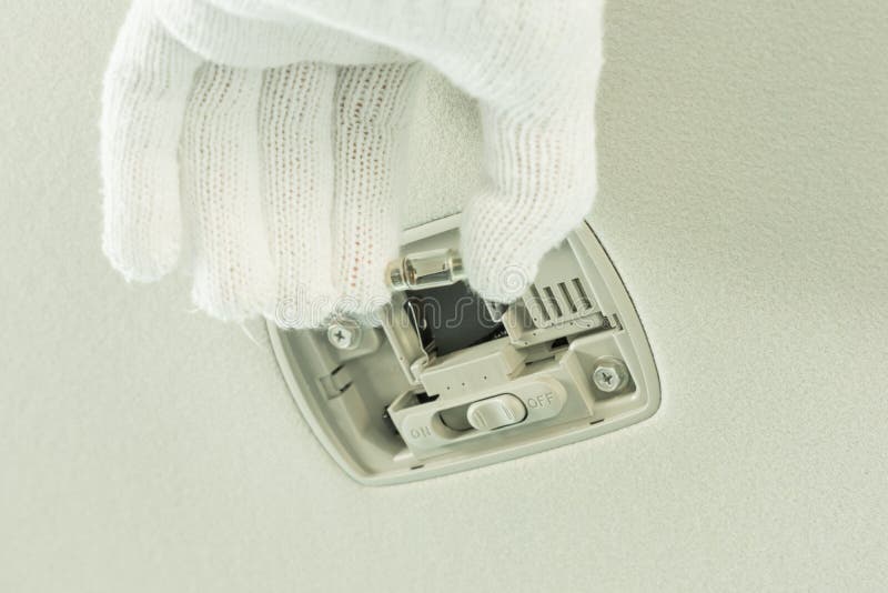 Disassembly Car Ceiling Lamp To Replace New Light Bulb, Car Maintenance ...
