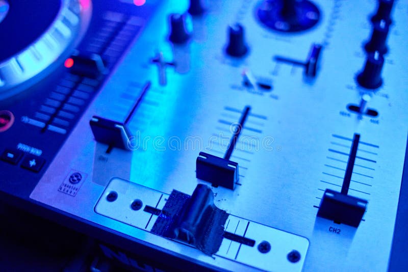 Disc jokey dj audio pult stock photo. Image of professional - 140991686