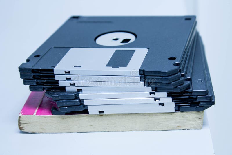 Dischetto, taccuino e pc fotografia stock. Immagine di scrittorio - 3347266