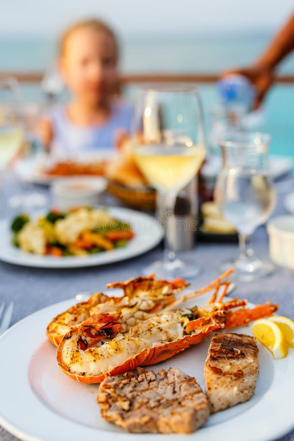 Mariscos Asados A La Parrilla Foto de archivo - Imagen de asados ...