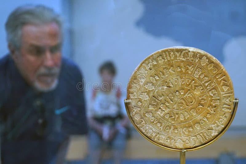 Disco De Oro De La Cultura Azteca Antigua Foto editorial - Imagen de ...