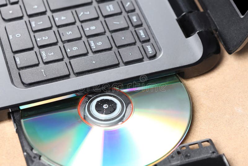 Disco Do CD Ou Do Dvd Em Um Leitor De Cd Do Computador Imagem de Stock ...