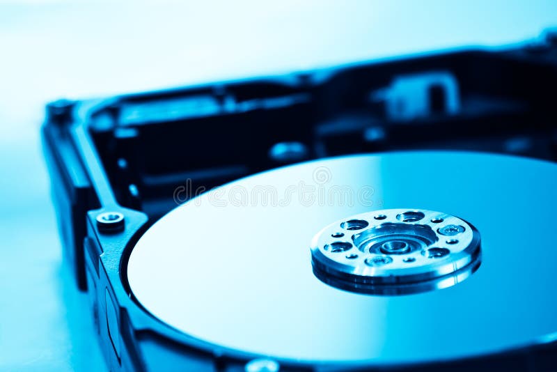 Disco duro en luz azul foto de archivo. Imagen de conducir - 10025568