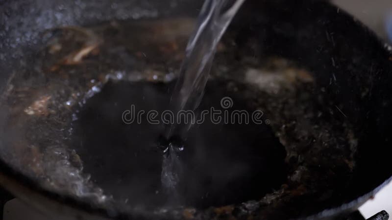 Discover Effective Methods for Cleaning an Oily Pan Using Water and ...