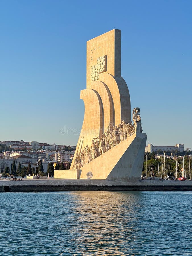 Discoveries Monument editorial photography. Image of clear - 304124142