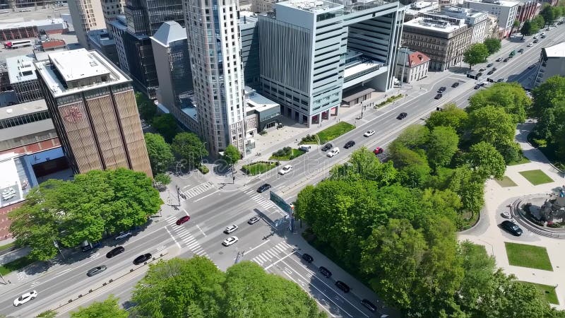 Discovering the Lively Intersection of Downtown and Greenery in a ...