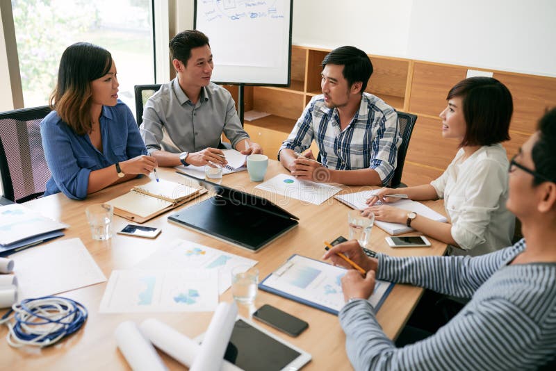 Discussing Business Strategy Stock Image - Image of briefing, asian ...