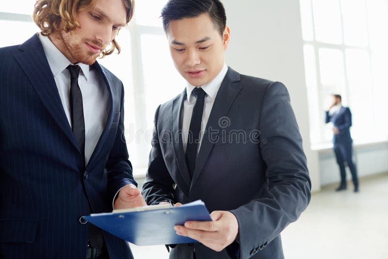 Discussing a new plan stock image. Image of boss, male - 3050983