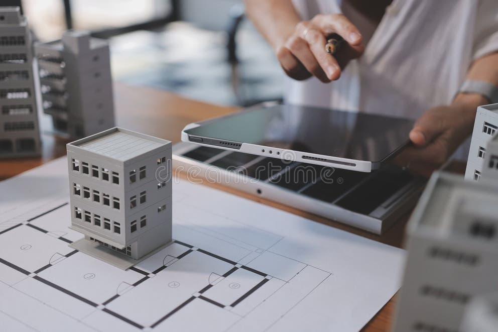 Discussion among Businesspeople on the Latest Developments in Solar ...