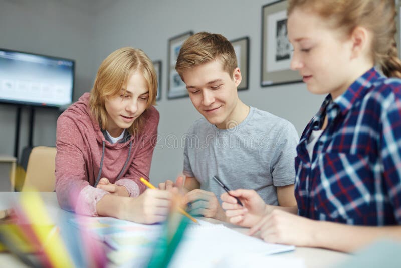 Discussion of students stock image. Image of studying - 82068697
