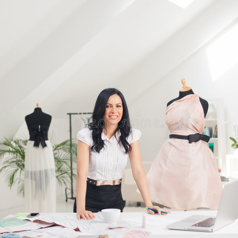 Diseñador De Moda En Su Estudio Imagen de archivo - Imagen de fresco ...