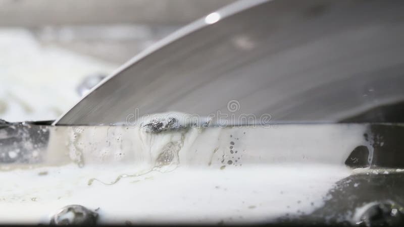 Disk Type Oil Skimmer for Liquid Flood Coolant in Modern Cnc Milling ...