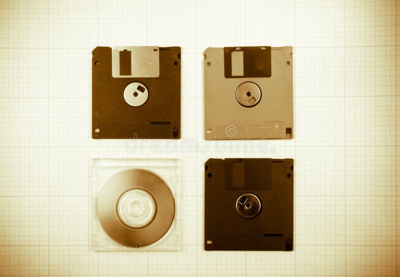 Disketter och kortkort-CD fotografering för bildbyråer. Bild av objekt ...