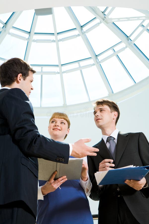 Diskussion arkivfoto. Bild av person, kvinnlig, kommunikation - 9552692