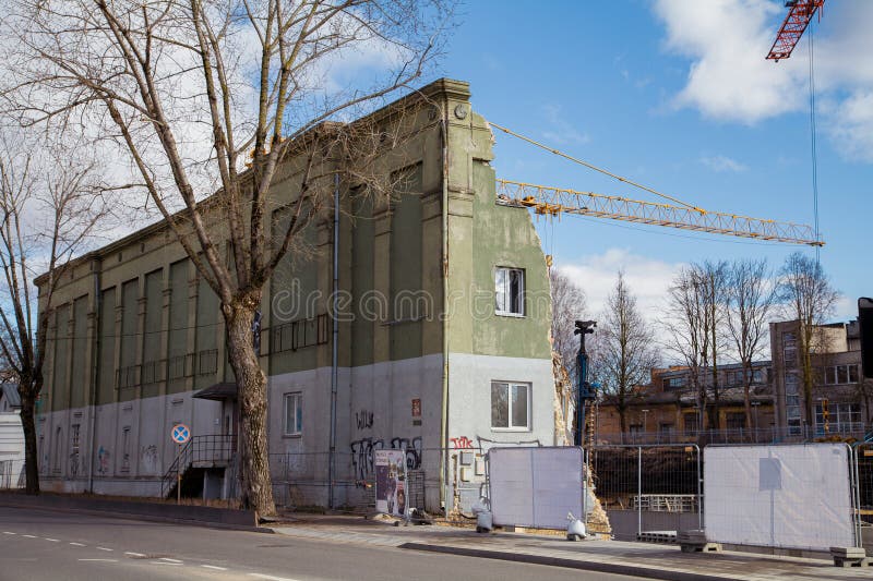 The Dismantling of a Building Editorial Photo - Image of dirt, wreckage ...
