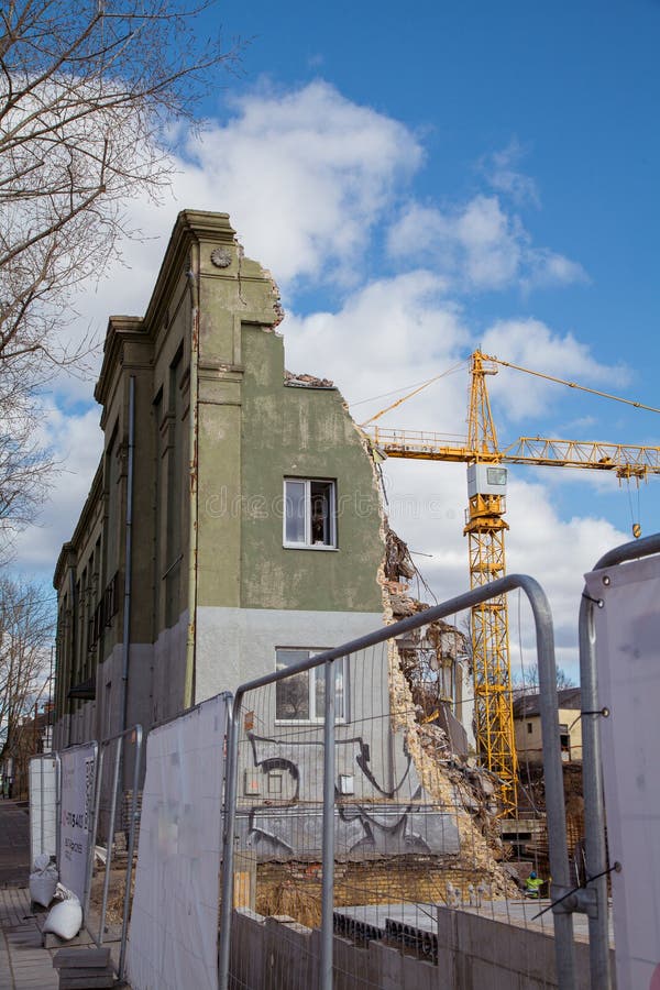The Dismantling of a Building Editorial Image - Image of facade, long ...