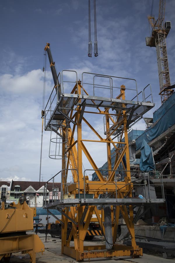 About Dismantling Process on Tower Crane and Lifting Parts of Tower ...