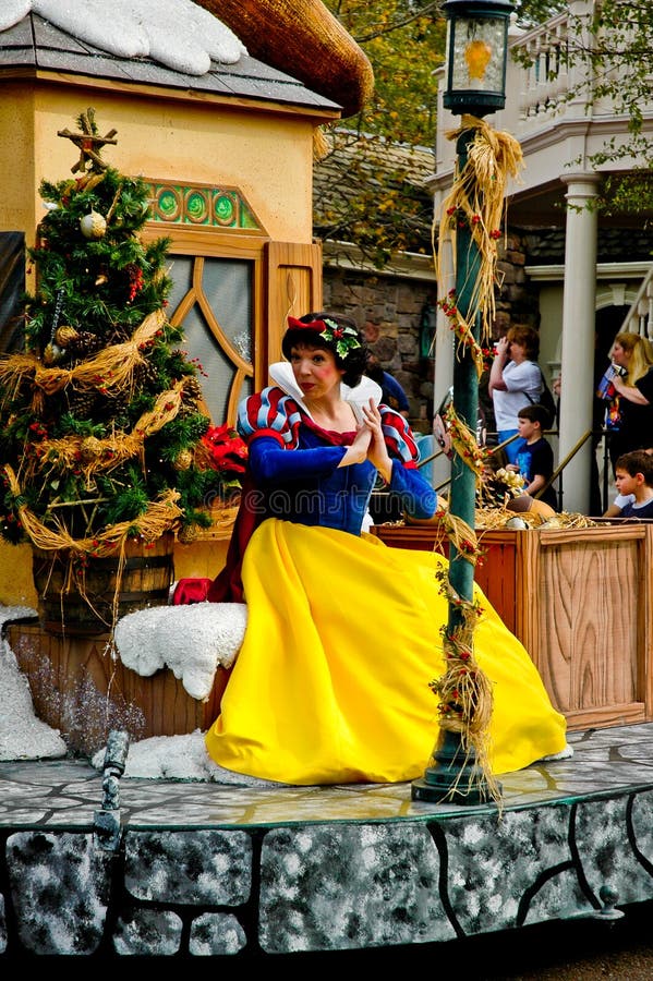 Disney Character Snow White in Holiday Parade. Editorial Stock Image ...