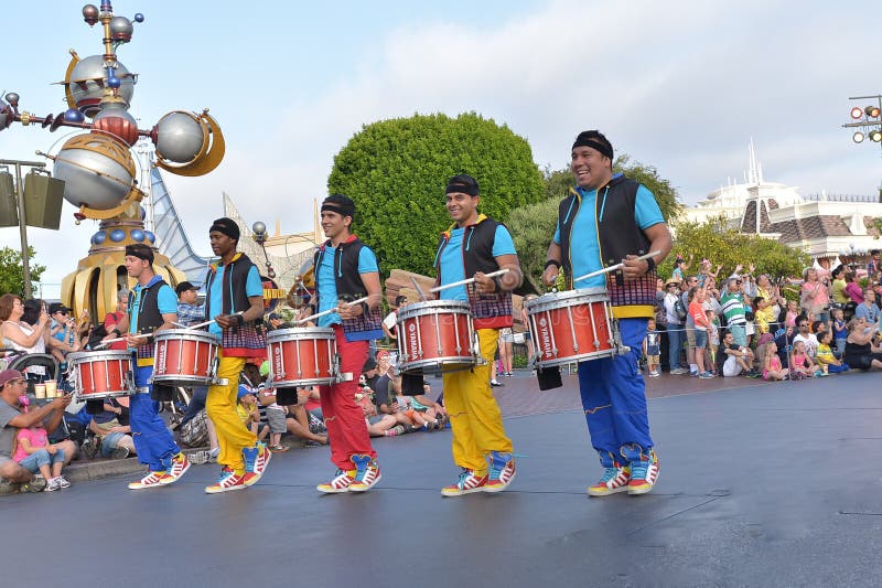 Disney Land Parade editorial image. Image of nature, spectacular - 94979125