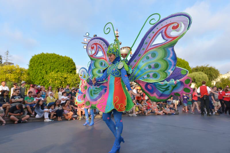 Disney Land Parade editorial photo. Image of land, childhood - 94991351