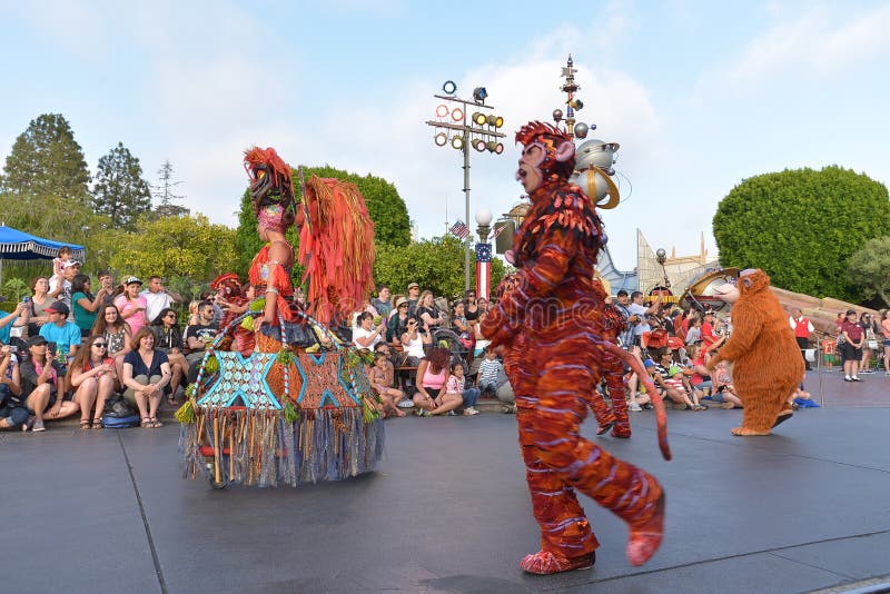Disney Land Parade editorial image. Image of event, beautiful - 94993030