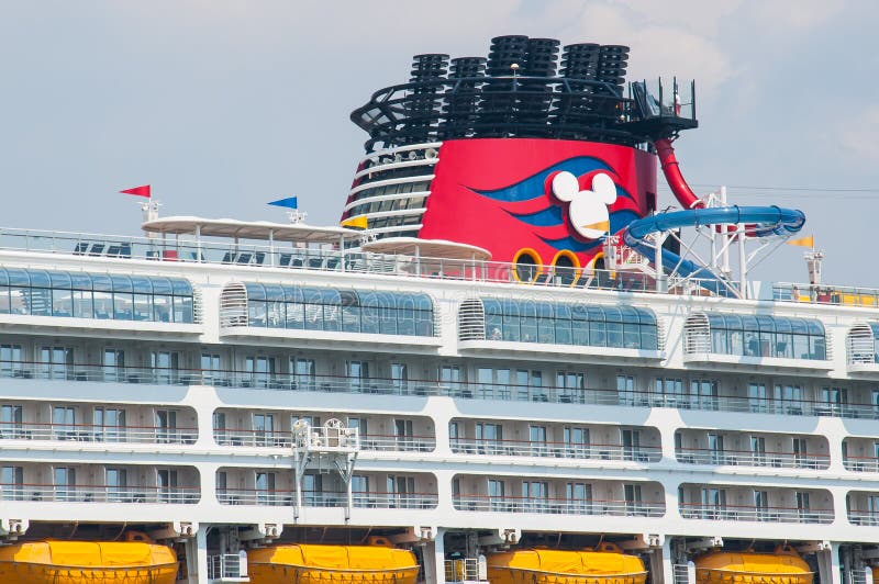 Disney Cruline Linii Fantasy Statek Wieża Z Flagą Mikkey Obraz Stock ...