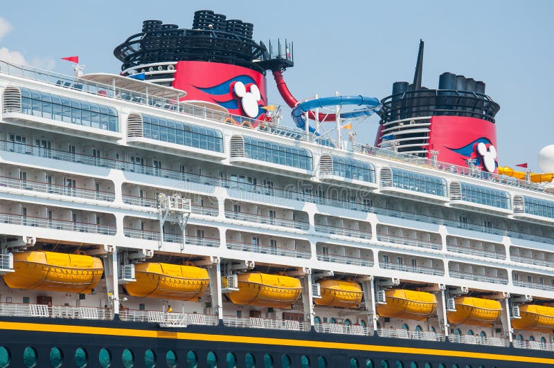 Disney Magic editorial photo. Image of line, liners, journey - 43929911