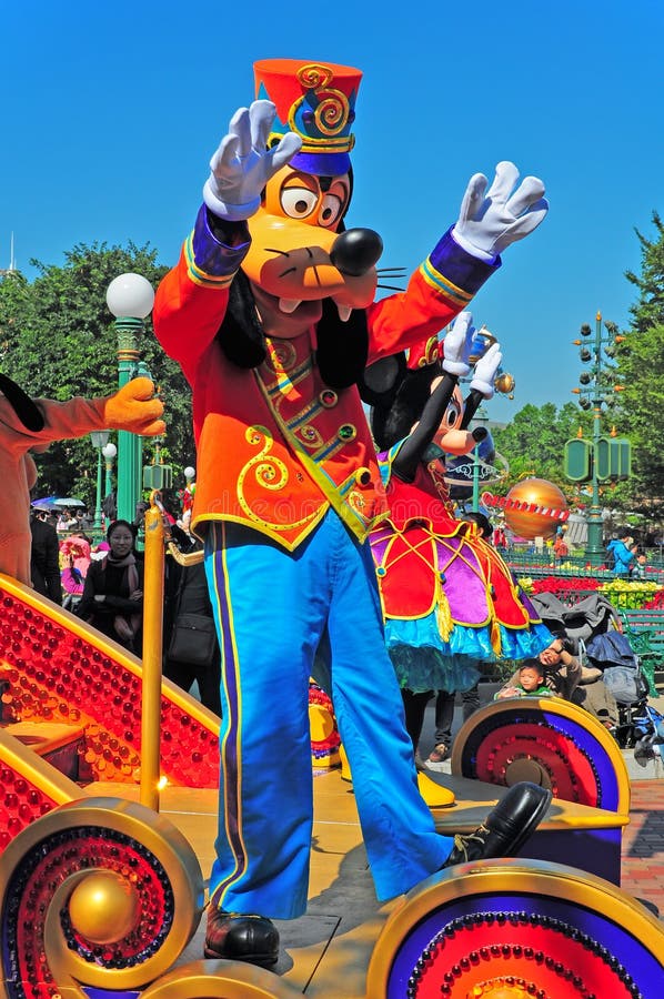 Disney Parade with Goofy, Pluto, Mickey & Minnie Mouse Editorial Stock ...