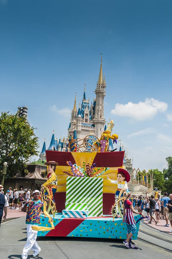 Disney parade editorial photo. Image of captain, float - 33058816
