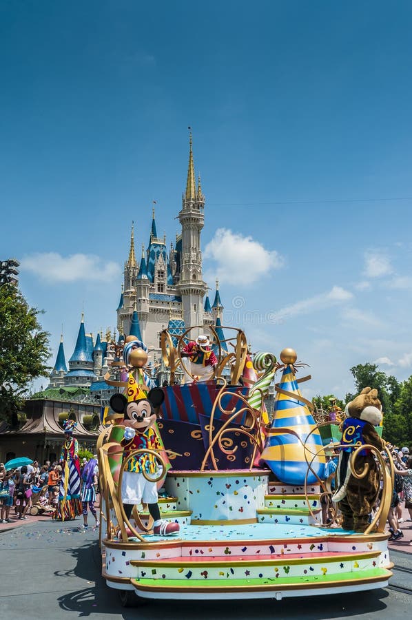 Disney parade editorial photo. Image of mickey, mouse - 33058856